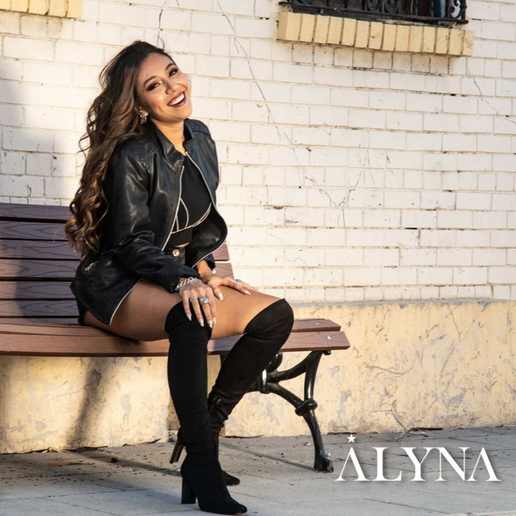 ALYNA ES… – Adixion Grupera Radio